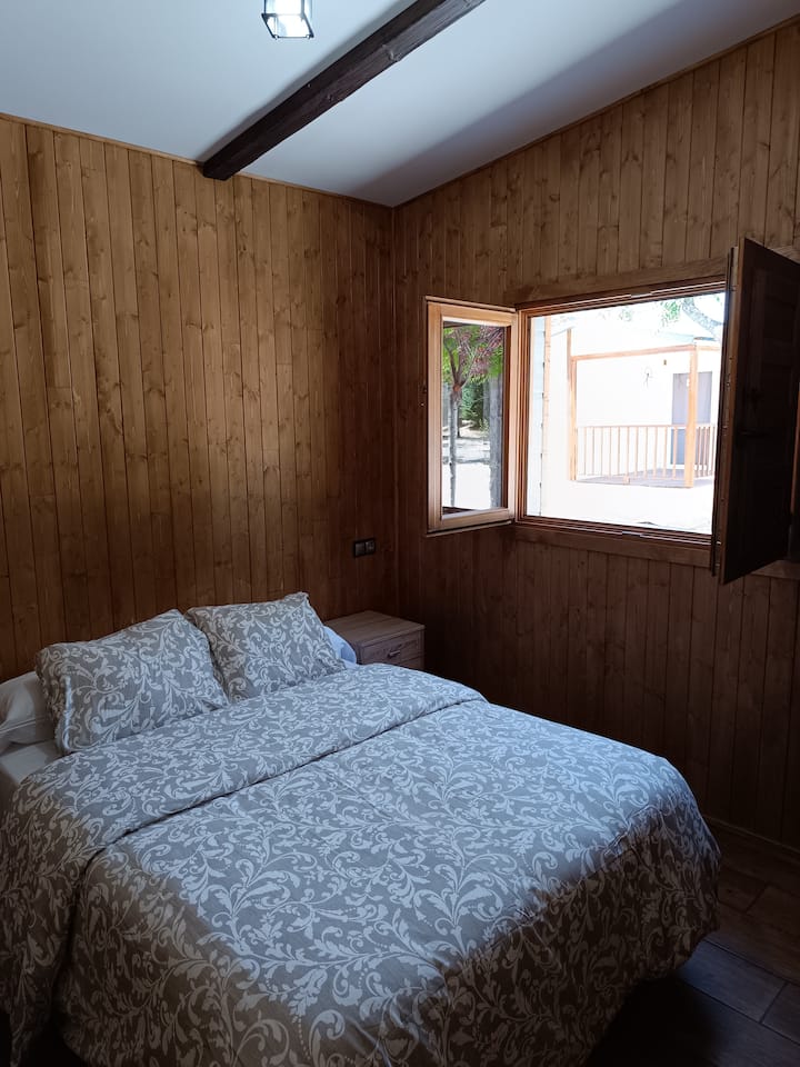 Cabaña Deluxe De Madera Para Cuatro. - La Carlota