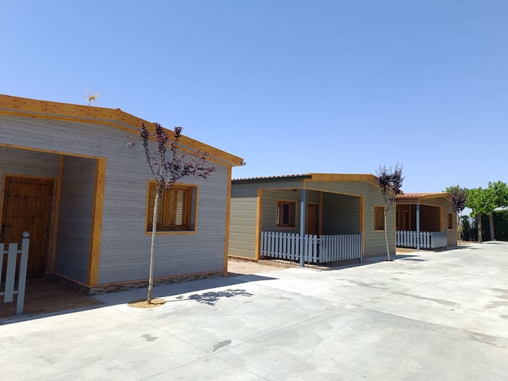 Cabaña Deluxe De Madera Para Cuatro. - La Carlota