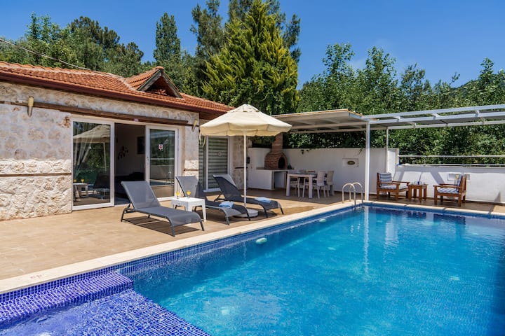Korunaklı Havuzlu Müstakil Villa (Villa Begüm) - Kalkan