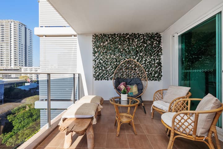 Charming Getaway - Pool, Cbd & Sunrise Balcony - Darwin