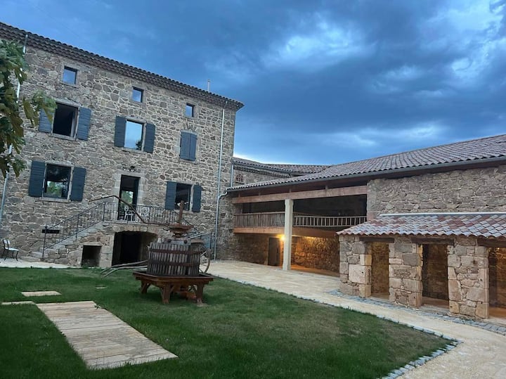 Ferme En Pierres Rénové,7 Ch,7 Sdb, 7 Wc,piscine - Annonay