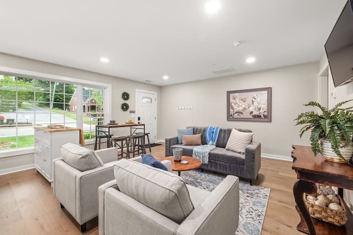 Entire 3/3 Full Kitchen, Washer & Dryer 16+ Days - Gainesville, GA