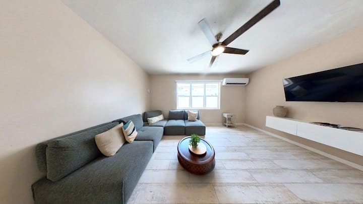 Modern Condo, Kitchen, 1 Block Walk To Beach! - San Juan