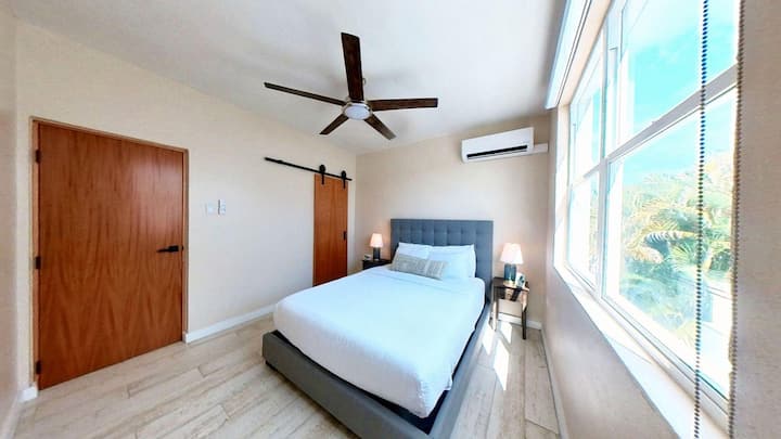 Modern Stay, Full Kitchen, 1 Block From The Beach. - 