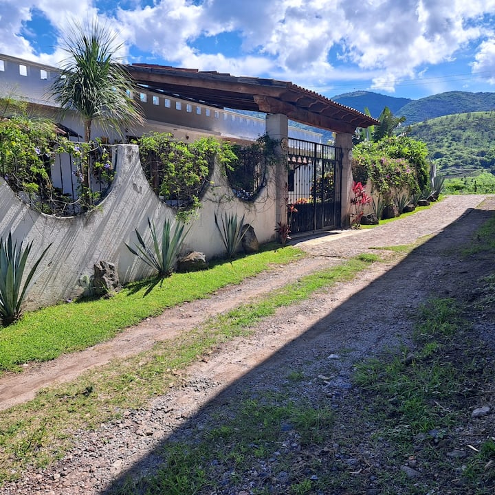 ¡A 10 Minutos De Malinalco! - Malinalco