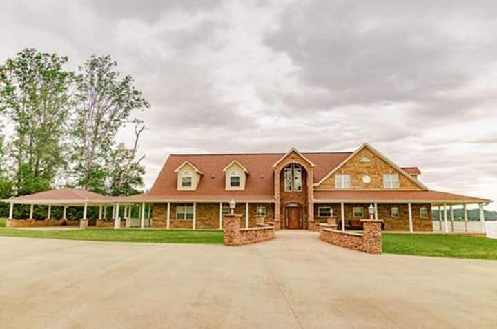 "Lake House" On Douglas Lake W/a Boat Ramp & Dock - Dandridge, TN