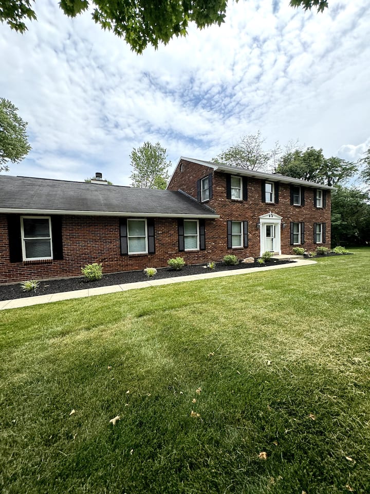 The Fairfield Farmhouse - Beavercreek, OH