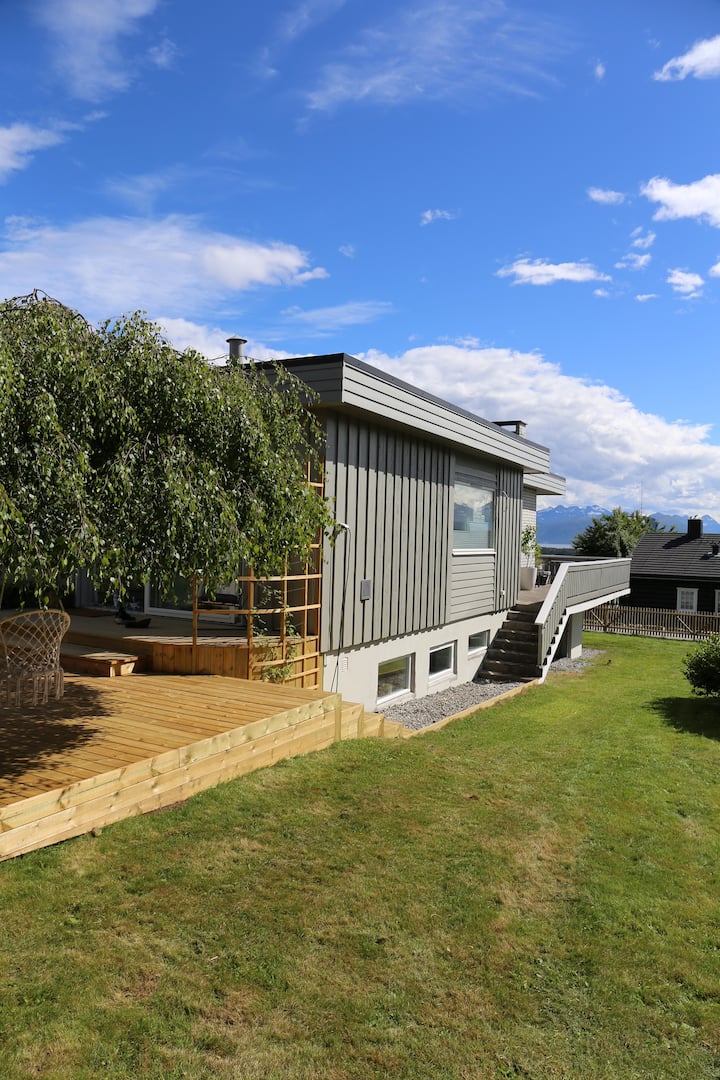 Innholdsrikt Og Vakkert Hjem Nær Fjord Og Fjell - Molde