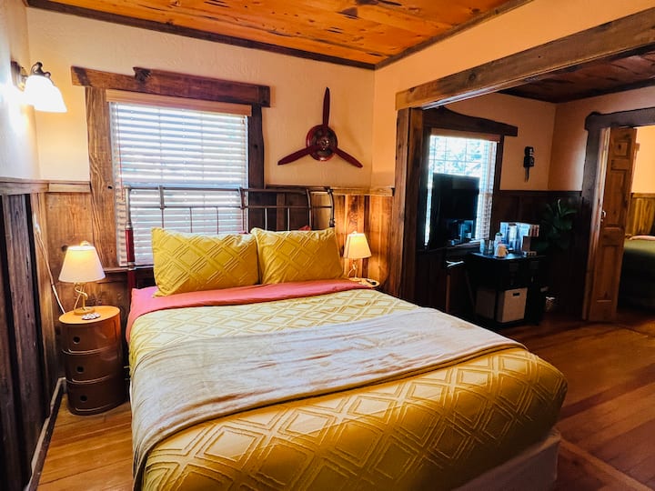 Retro Vibe 3 Bedroom Suite With Kitchen Use+wifi - Placerville, CA