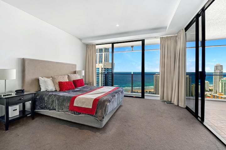 High-rise Apartment With Ocean Views - Surfers Paradise