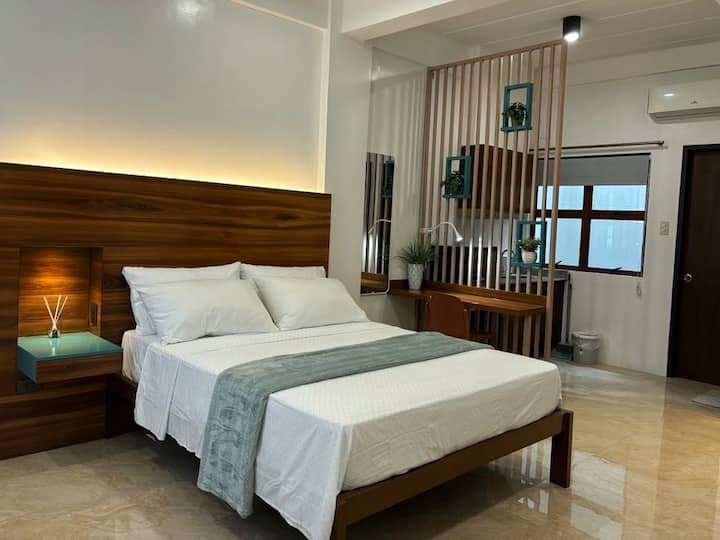 Studio 1: Clean & Modern Room W/ Porch & Parking - Palo