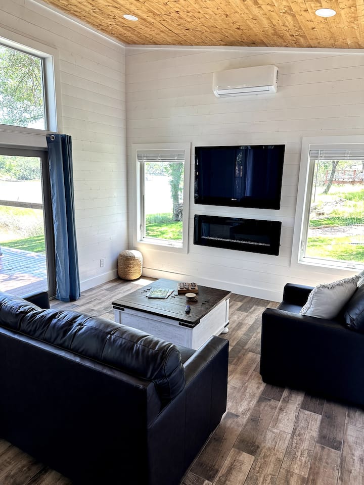 Newly Built Lakefront Getaway - Possum Kingdom Lake, TX