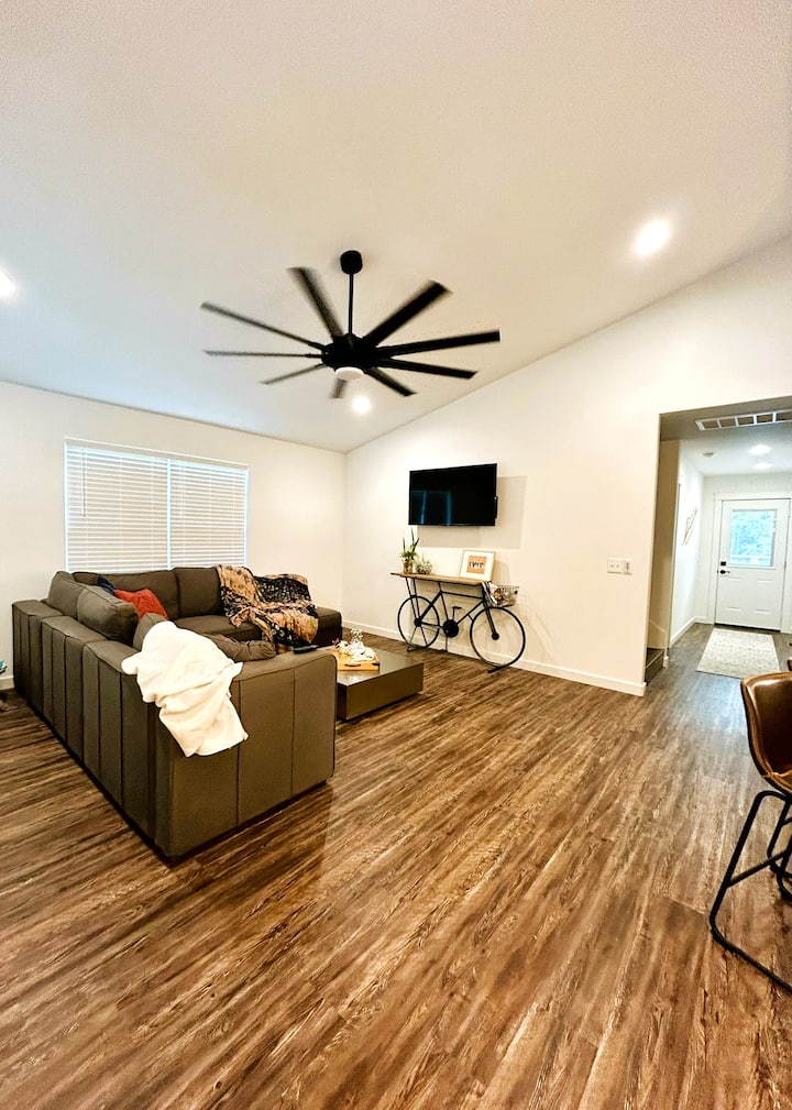 Spacious Home, Walkable To Downtown And Nature - Rogers, AR