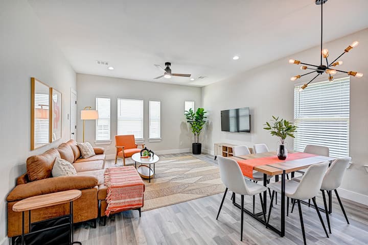 Modern 2br Retreat Near Dt Houston + Fast Wifi - Acres Homes - Houston