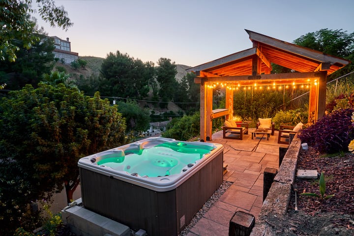 The Hill House - Calabasas, CA