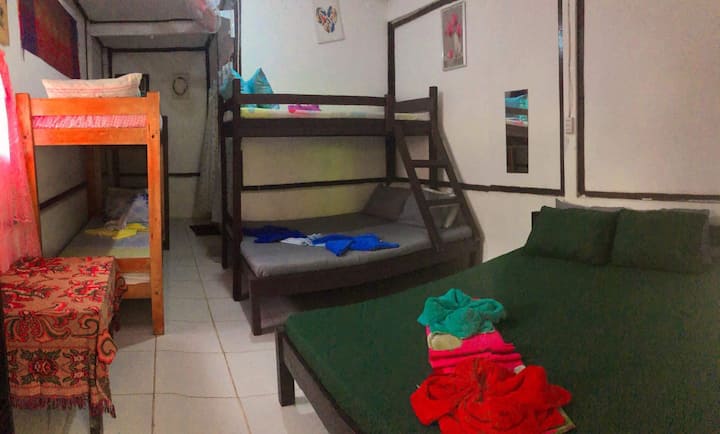 Sun Valley Aircon Room For 8 Pax - El Nido, Philippines