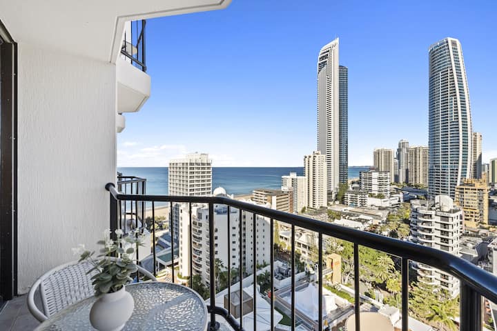 Modern Twin Unit With Ocean View - Surfers Paradise