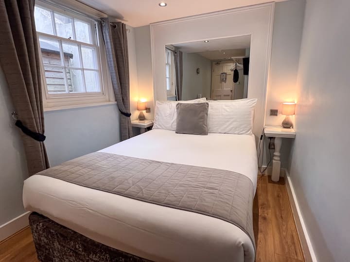 Innit Joy 1 - Double Ensuite - Brighton