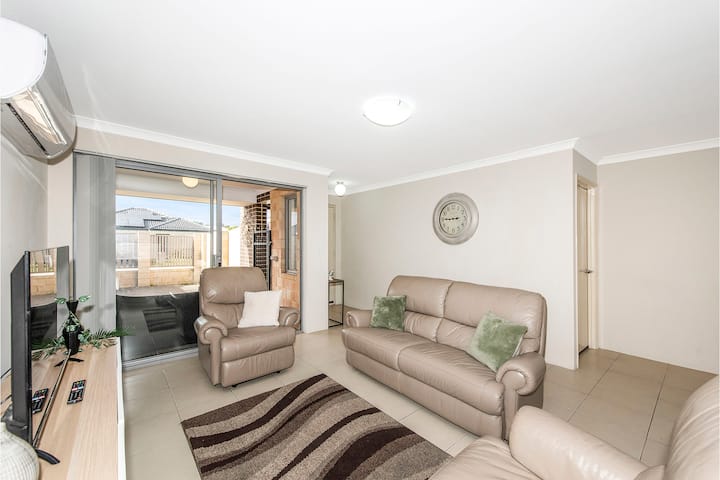 Serene Oasis - 3 Bedroom Getaway - Kalamunda