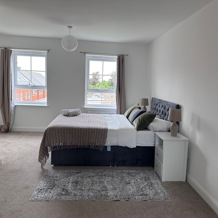 Elegant 3 Bedroom Home With Garden - Hampshire