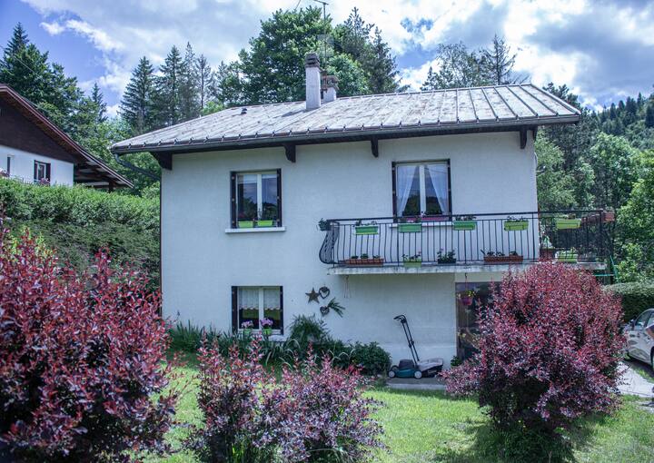 Gite Dans Les Montagnes Du Jura - Les Rousses