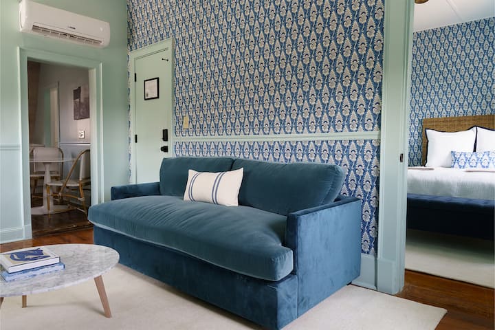 Burbank Rose: Cherry Rose Suite - Newport, RI