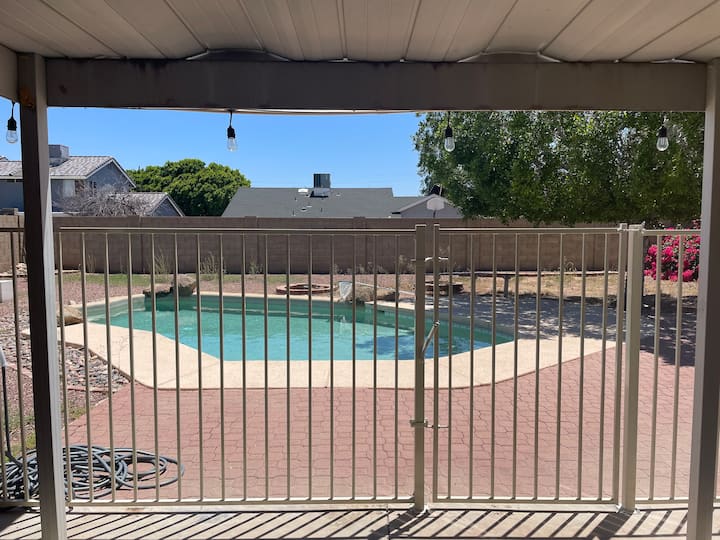 Beautiful Spacious Remodeled Home W Pool & Patio - Peoria, AZ