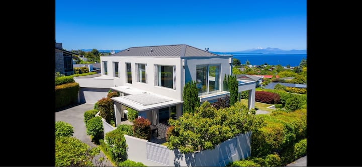 Luxury Home With Amazing Views - Taupō