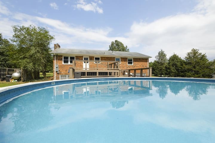 Family Retreat & Giant Pool • Private Oasis Durham - Durham, NC