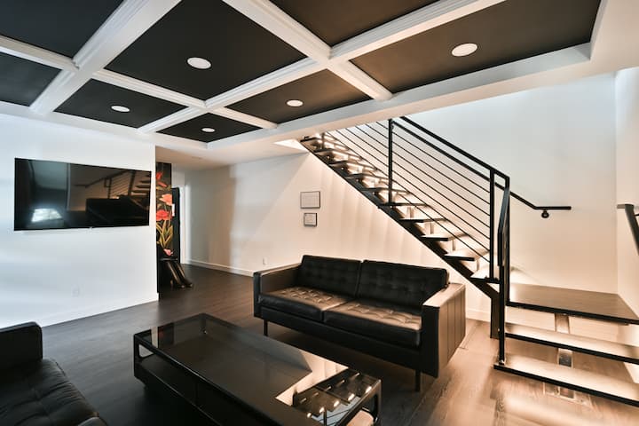 Staycityview | In Black & White - Covington, KY