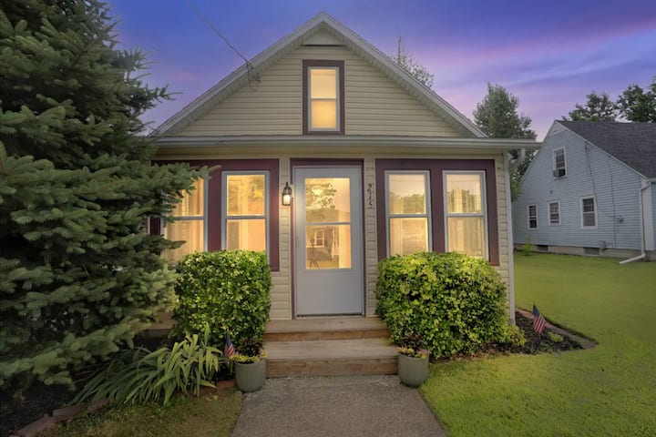 Cute House By Beach, Jet Express - Port Clinton, OH