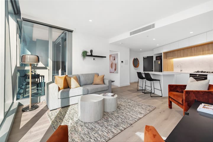 Opulent Suite At Westside Place -