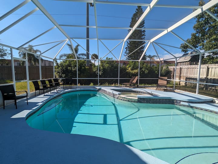 Poolside Sunny Stay - メルボルン, FL