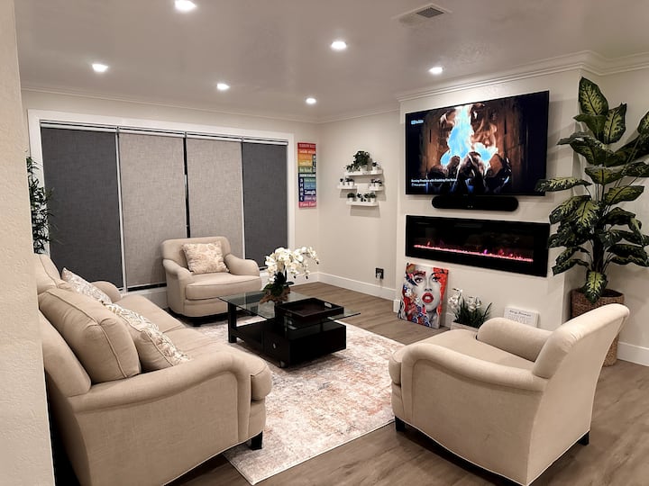 Little Avocado House On Holiday - Orange County, CA