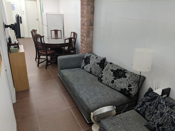 Large Private Room In Sai Ying Pun Shared Flat - Sheung Wan