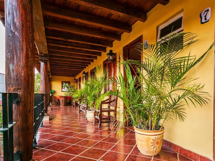 Posada De Los Angeles Standard Room, 2 Beds - Pátzcuaro