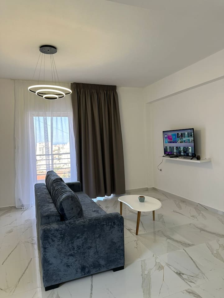 302-spacious Luxury Apartment - サランダ