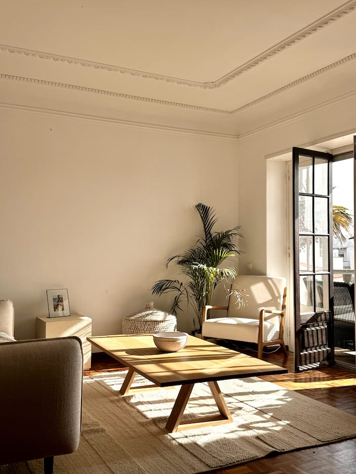 Beautiful 2br Apt With Sea Views - Cascais