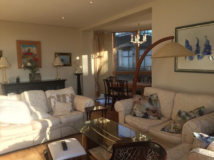 2 Bed 2 Bath Apt & Superb Views - Dun Laoghaire