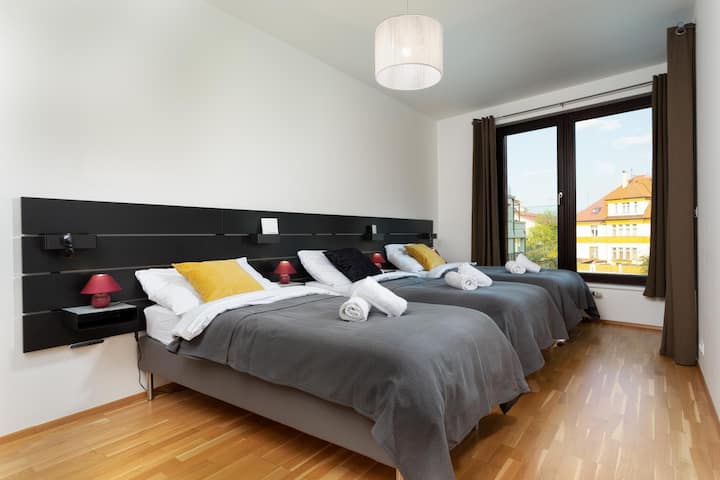 Family 2bdr Apt • Garage Parking • Balcony - Prague
