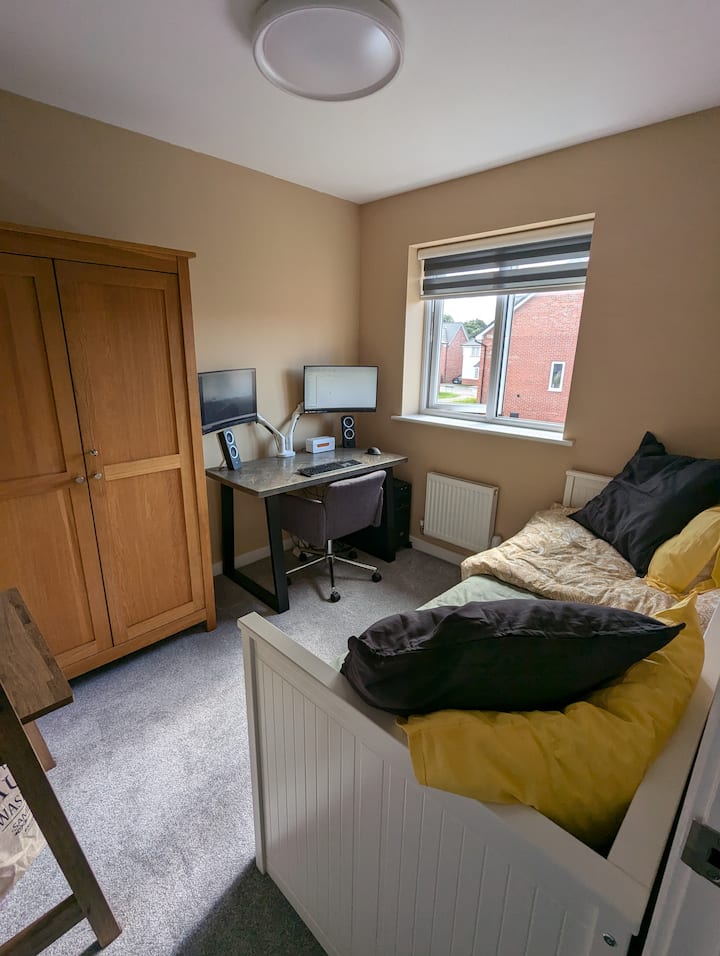 Room For Rent -Short Term - Warrington
