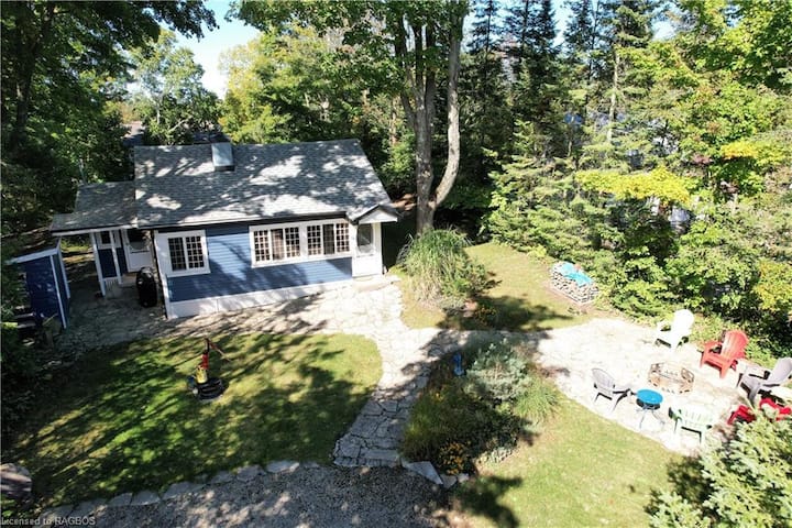 Cozy North Sauble Cottage - Family & Dog Friendly! - Sauble Beach
