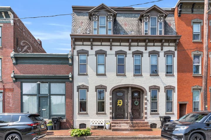 Entire 2-unit Duplex Hbg-hershey 4br/2ba - Harrisburg, PA