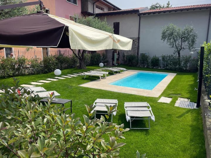 Camera Matrimoniale (Max Due Adulti E 1 Bambino) - Gardone Riviera