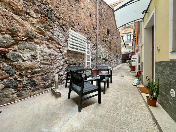 One Vicolo Lavico - Catane