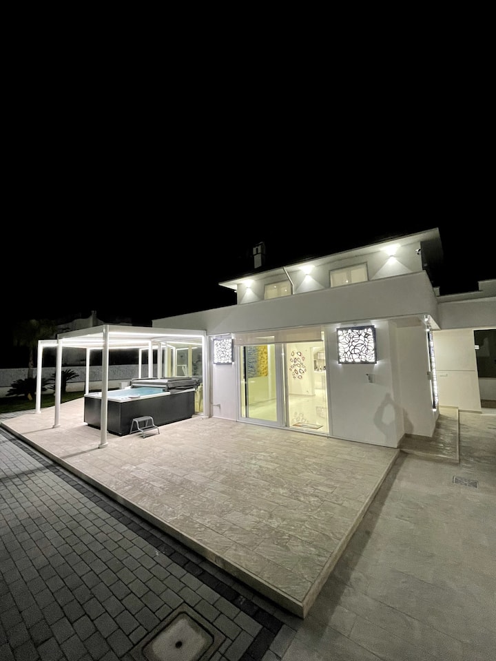 Villa Ristrutturata A 2 Passi Dal Mare,mai Abitata - Sabaudia