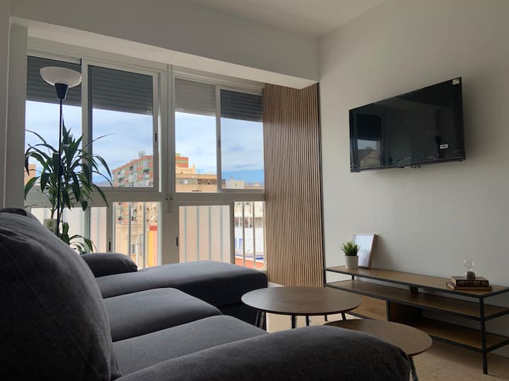 Apto Reformado Cerca De La Playa Y Parking Cerca - Almería