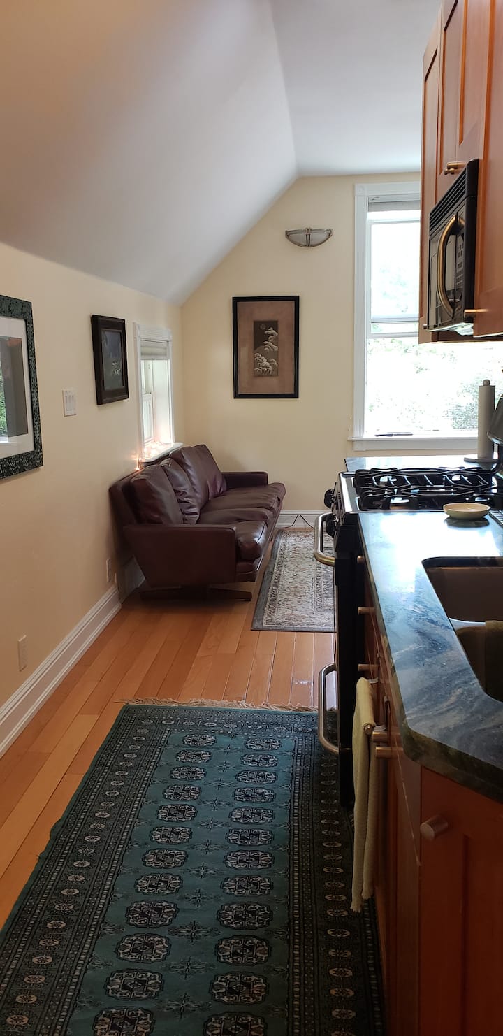 Upstairs Comfort W/ Convenience. - Ukiah, CA