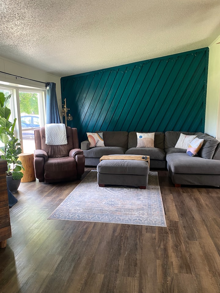 Private Creekside 3 Bedroom Home - Rapid City, SD