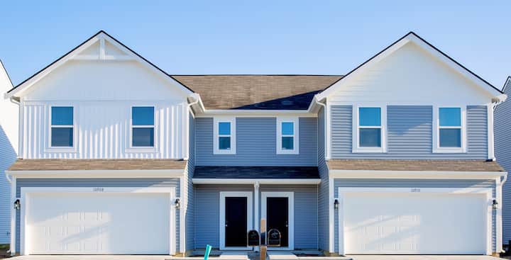 Upsize-wifi, Parking, Massage Chair, Washer/dryer - Indianapolis, IN